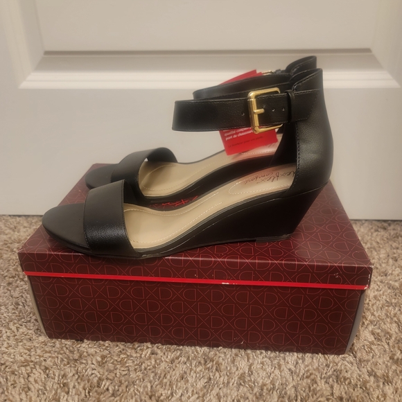 dexflex comfort | Shoes | Dexflex Comfort Black Wedge Sandals | Poshmark